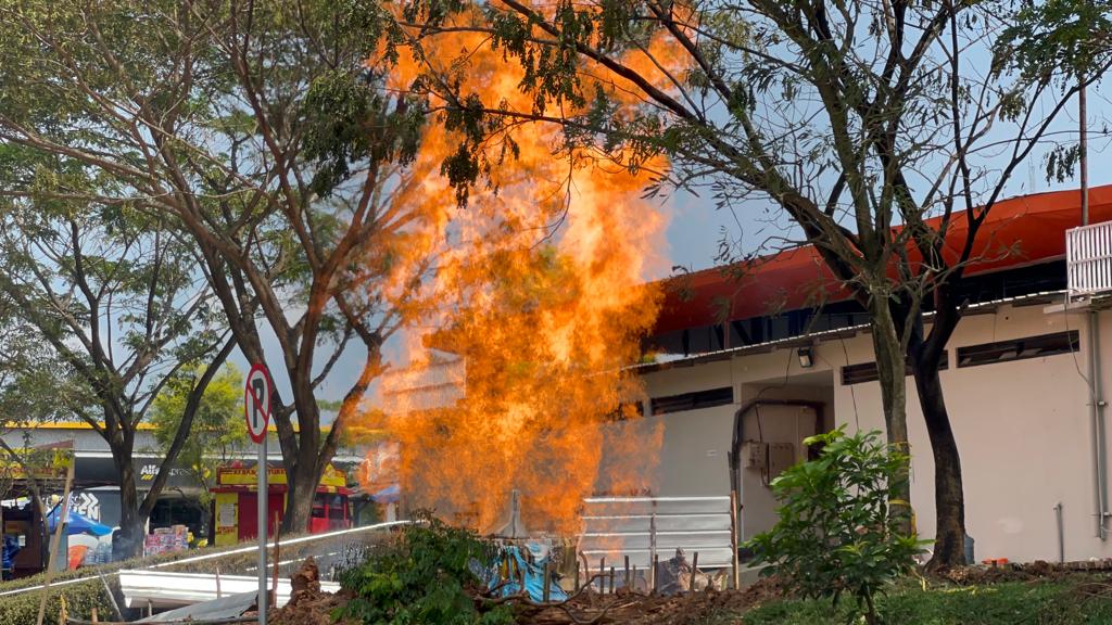 Berkobar di Rest Area Tol Cipali, Api Diduga Berasal dari Gas Alam ...