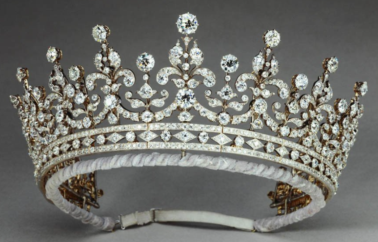 Melihat Koleksi Tiara Ratu Inggris, Mewah! – Pasundan Ekspres