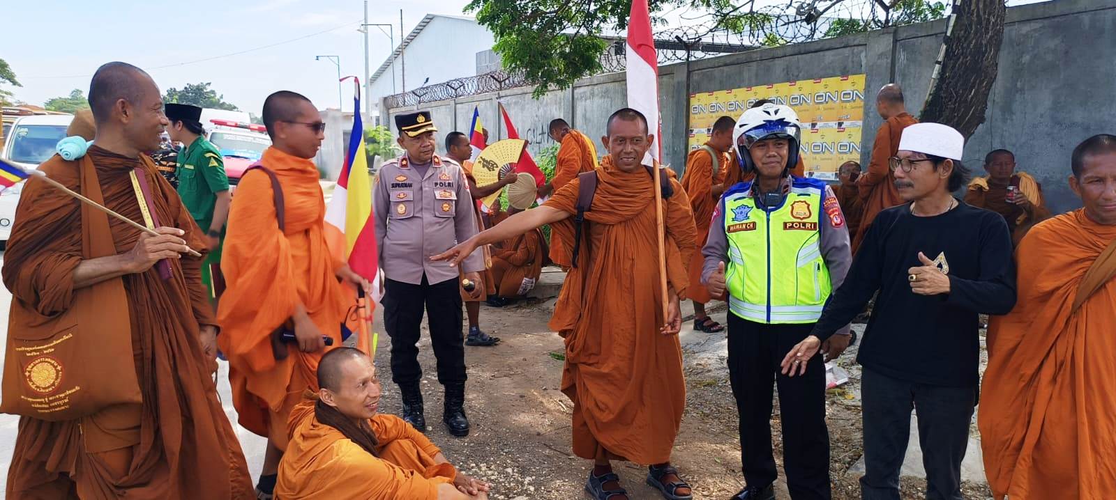 Puluhan Biksu dari Berbagai Negara Singgah di Pamanukan Subang ...