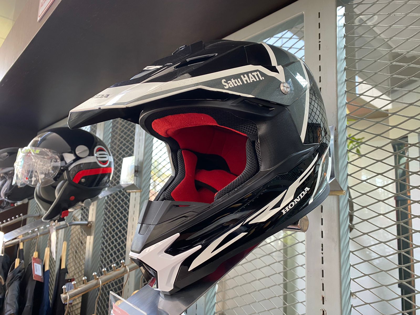 Jenis dan Fungsi Helm untuk Berkendara Sepeda Motor – Pasundan Ekspres