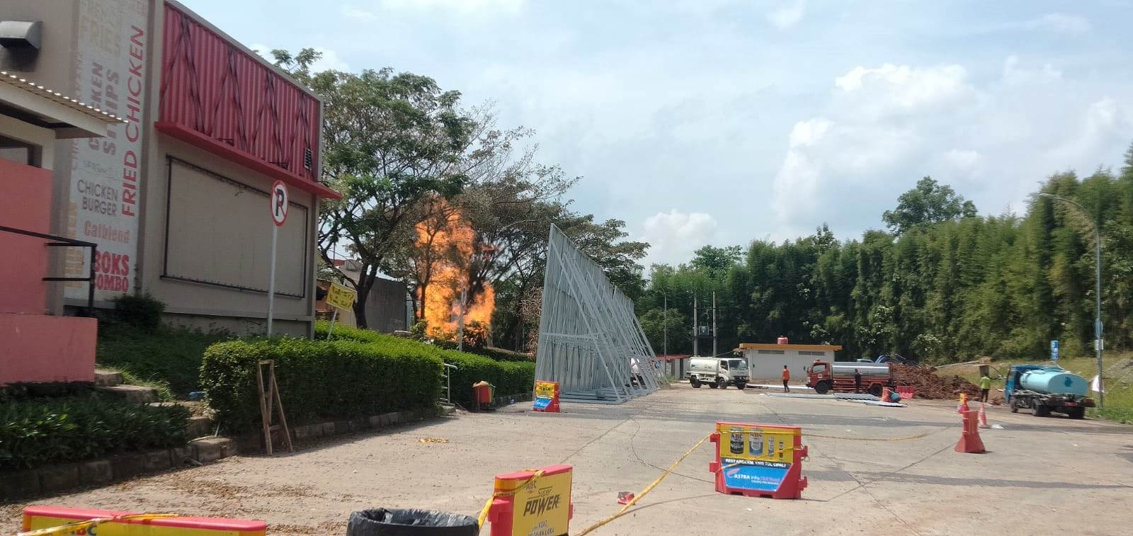 Semburan Api di Rest Area KM 86B Tol Cipali Tak Kunjung Padam ...