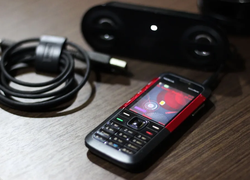 Mendengarkan Musik Lewat Nokia 5310 XpressMusic Menghadirkan Kembali ...