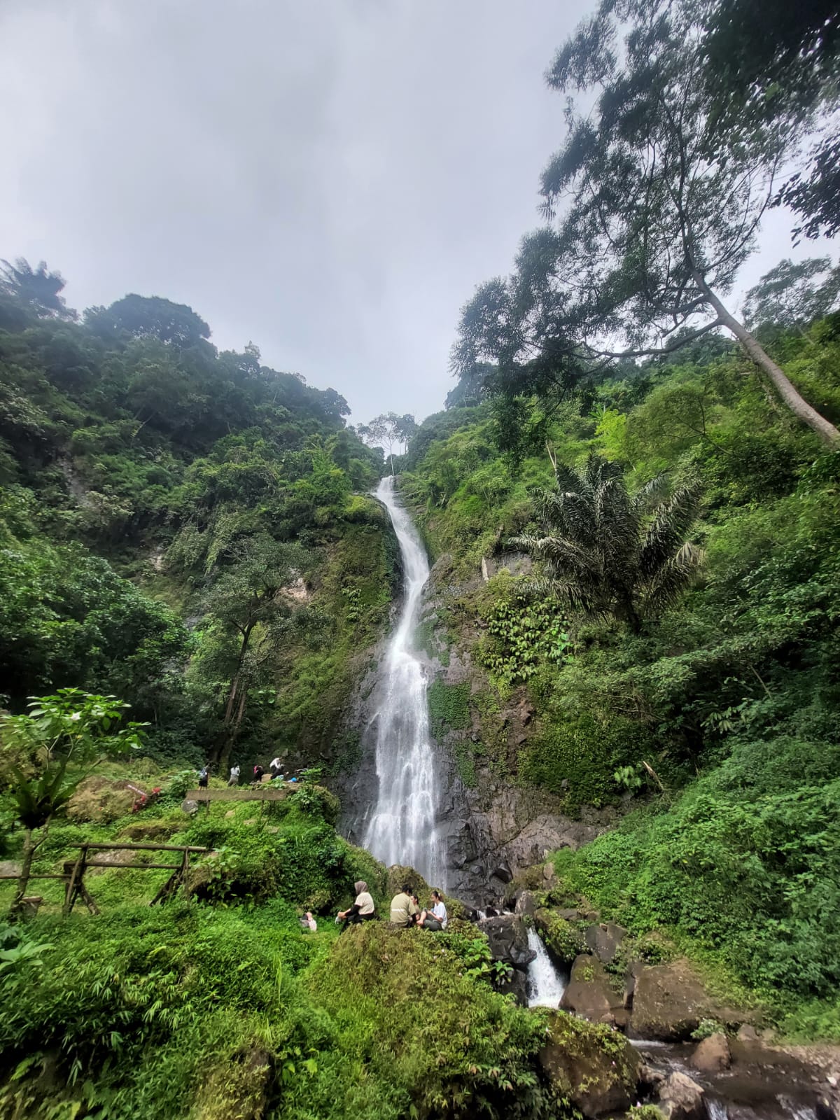 Pesona Keindahan Curug Cibareubeuy di Desa Cibeusi, Subang – Pasundan ...
