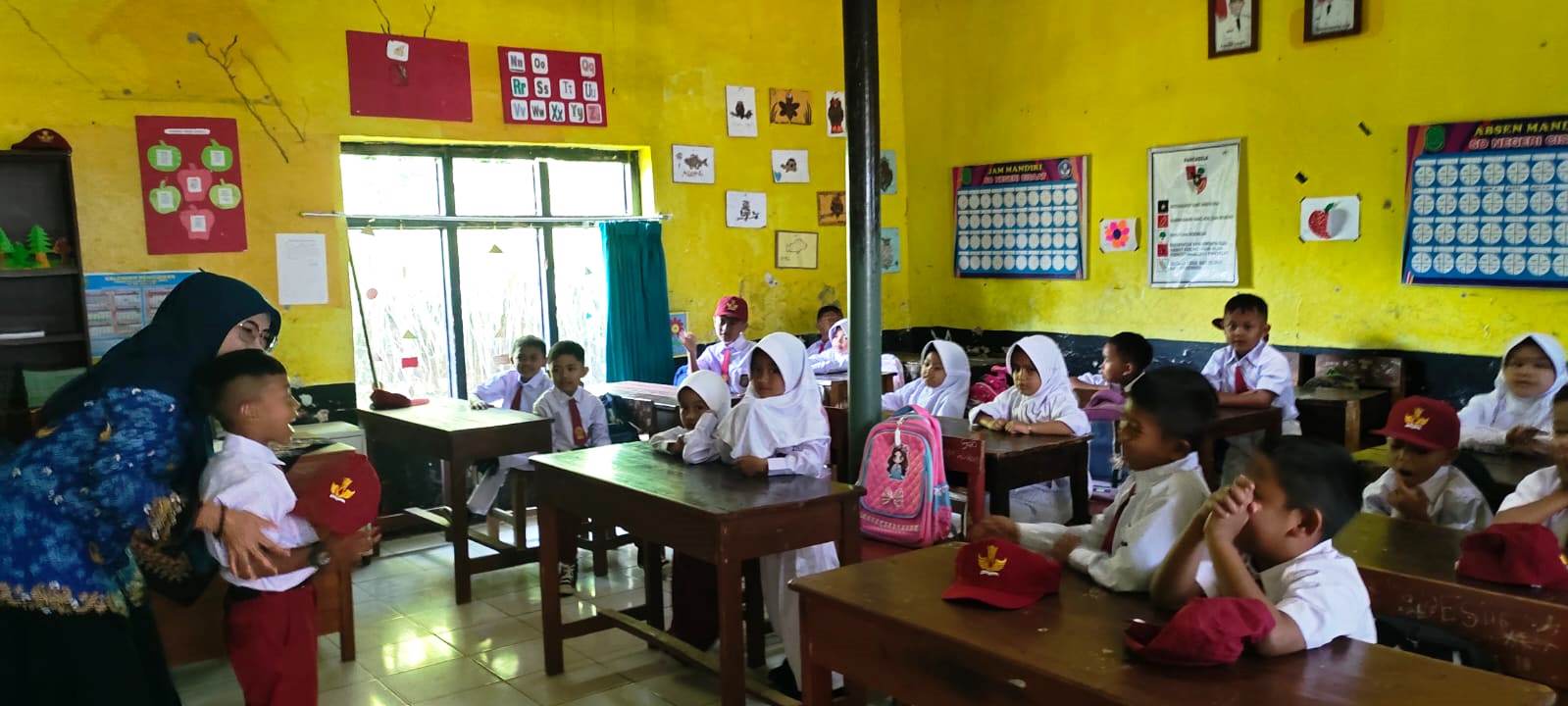 Cerita Orang Tua Antarkan Anak Masuk Sekolah di Hari Pertama, Rela Tinggalkan Kesibukan Demi ...