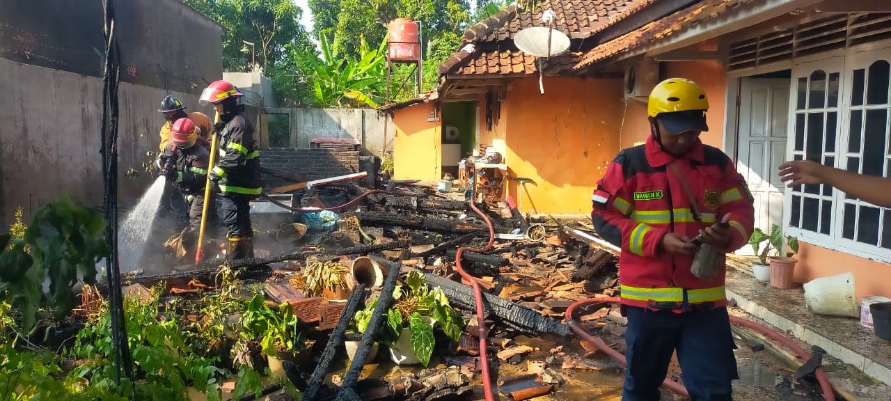 Rumah Warga di Kampung Tumaritis Terbakar, Kerugian Capai Rp30 Juta ...