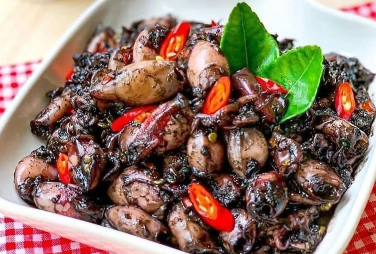 Resep Cumi Pedas Hitam Manis Hidangan Laut yang Menggoda Selera ...