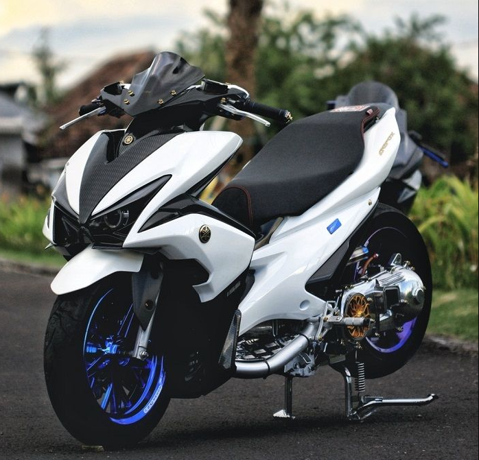 Modifikasi Motor Yamaha Aerox 155 Putih Hedon Bikin Melongo – Pasundan ...