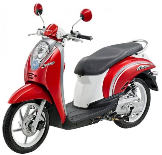 Pesona Motor Scoopy Merah: Tampil Beda dengan Gaya yang Memikat ...