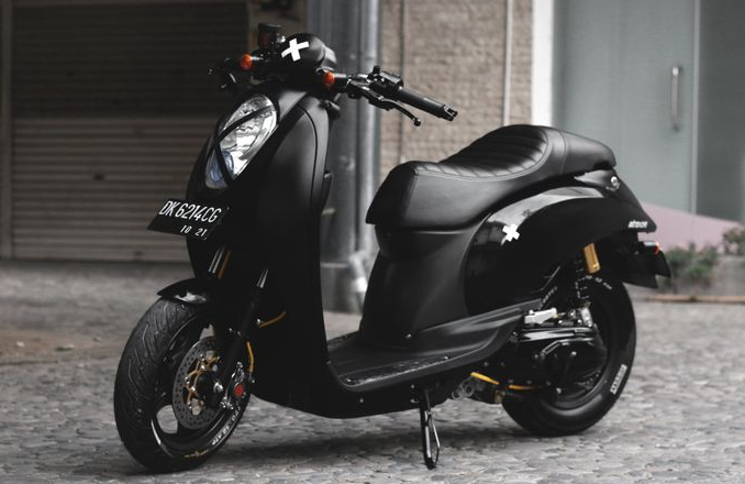 Scoopy Hitam untuk Para Laki Sejati dan Tampil Gaya Keren dengan Skutik ...