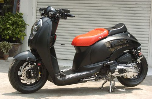 Scoopy Hitam Makin Sangar dengan Modifikasi Black Matt Seperti Baja ...
