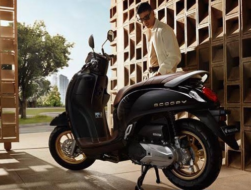 Harga Scoopy Coklat Doff Bikin Para Lelaki Tertarik dengan Tampilan ...