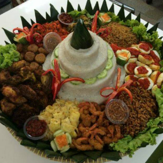 Simpangan Hidangan, 5 Cara Bikin Tumpeng Nasi Putih yang Lezat dan ...