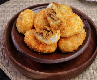 Yummy! Resep Ulen Crispy Isi Ayam Kekinian Cemilan Rumah yang ...