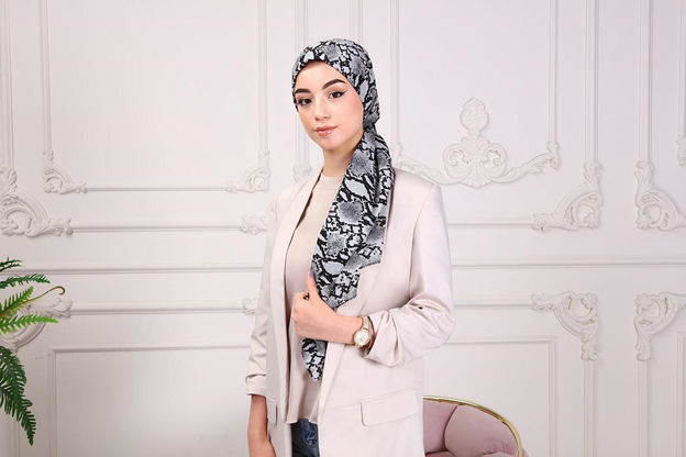 7 Koleksi Hijab Buttonscarves Motif Elegan yang Nyaman Dipakai ...