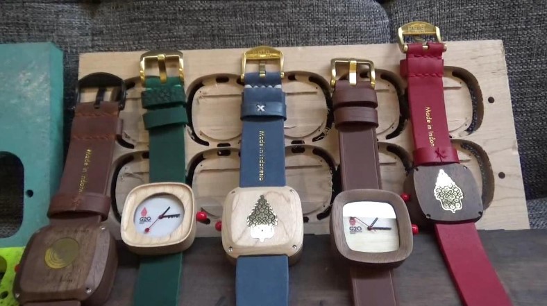 Tunjukkan Gayamu dengan Jam Tangan Kayu Wanita! – Pasundan Ekspres