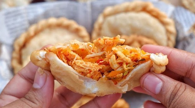 Resep Pastel Isi Ayam Suwir, Kreasi Jajanan Pasar yang Renyah dan Pedas ...