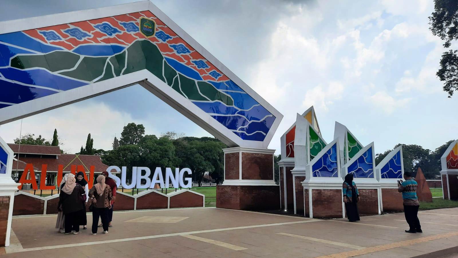 Instagramable dan Desain Yang Cantik Alun-alun Subang Jadi Ruang Publik ...