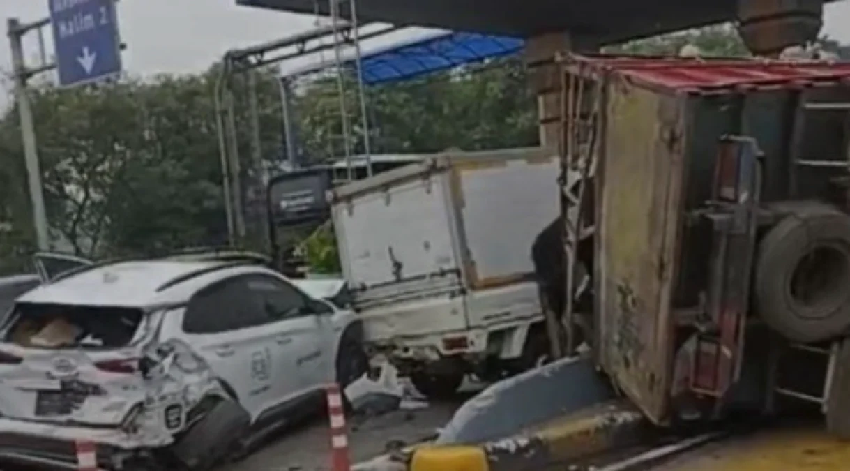 Terjadi Kecelakaan Beruntun di Gerbang Tol Halim Utama, 4 Orang Dibawa ke Rumah Sakit – Pasundan ...