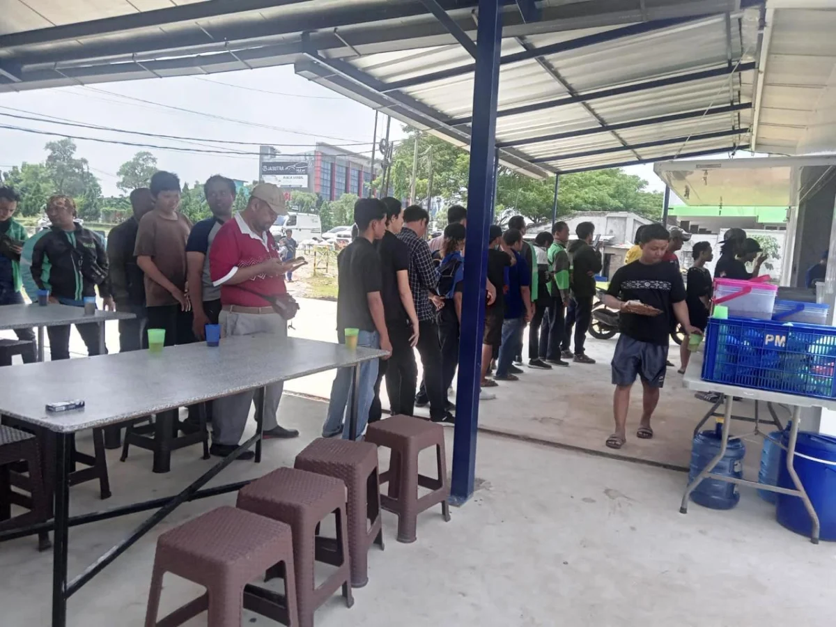 Rumah Makan Gratis Lia Citra Rasa di Karawang Barat Setiap Hari Siapkan ...