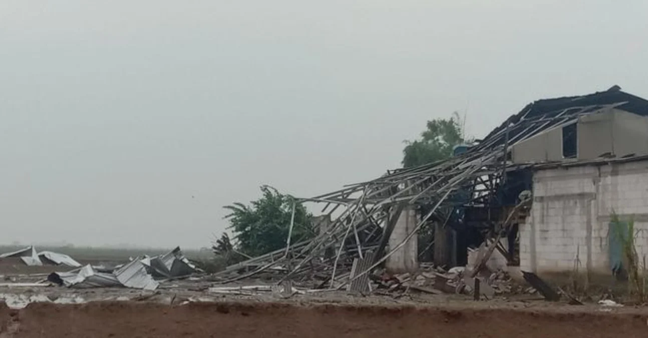 Angin Puting Beliung Terjang Kabupaten Subang, Puluhan Rumah Rusak ...